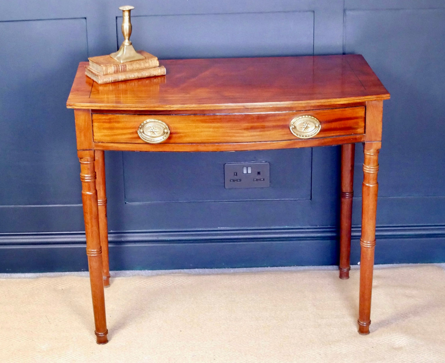 Elegant Regency Mahogany Side Table – Bagham Barn Antiques